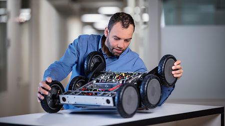 Tutorials, technical articles, and e-learning modules | maxon group